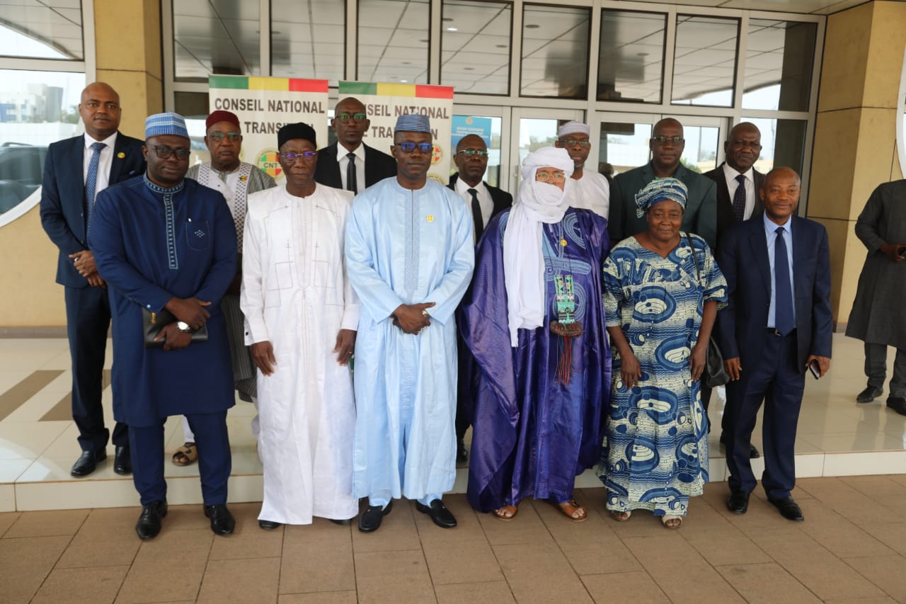 Visite de courtoisie des membres du collège de la HAC au CNT – HAC